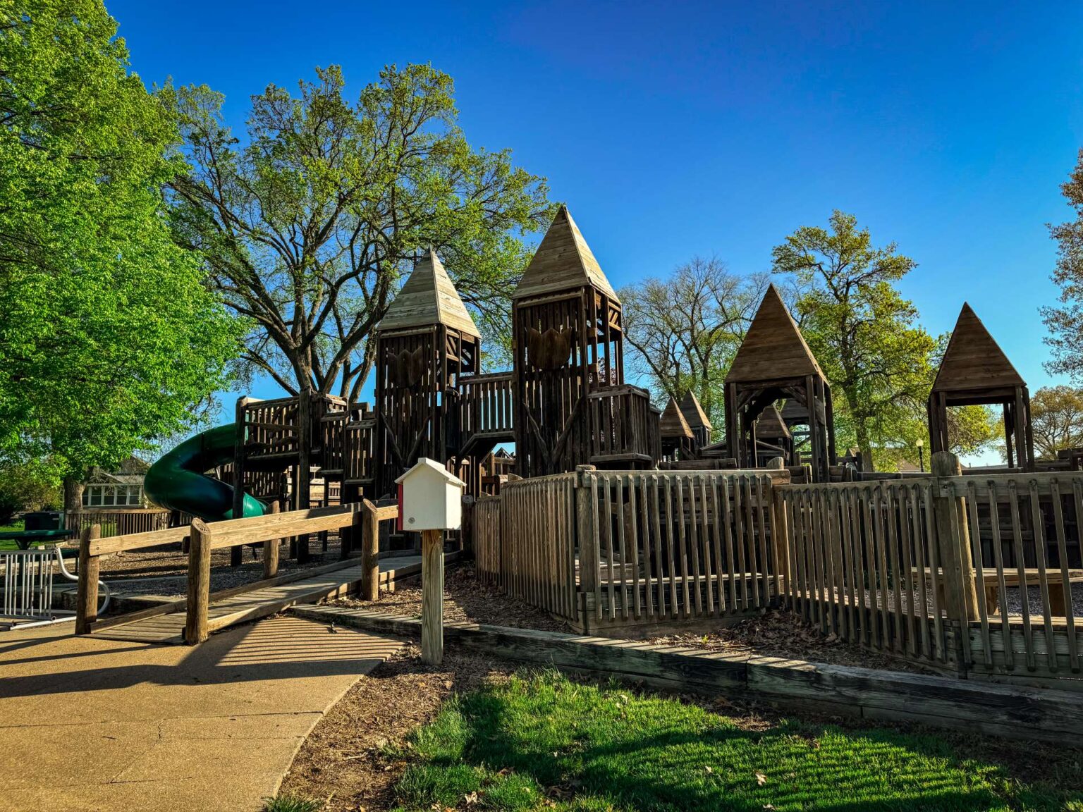 8 Unbelievable Iowa Vacation Spots That Will Make Your Kids Jump for Joy!