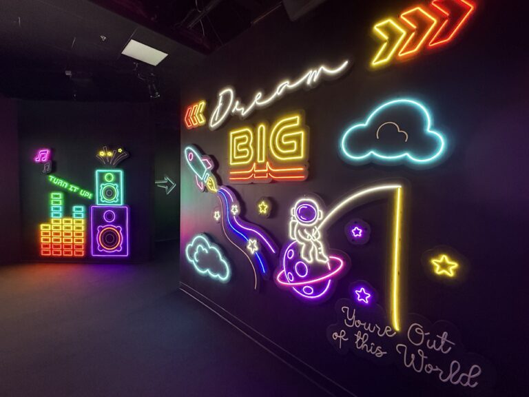 Super Neon: A Family-Friendly Glow-Up at Mall of America